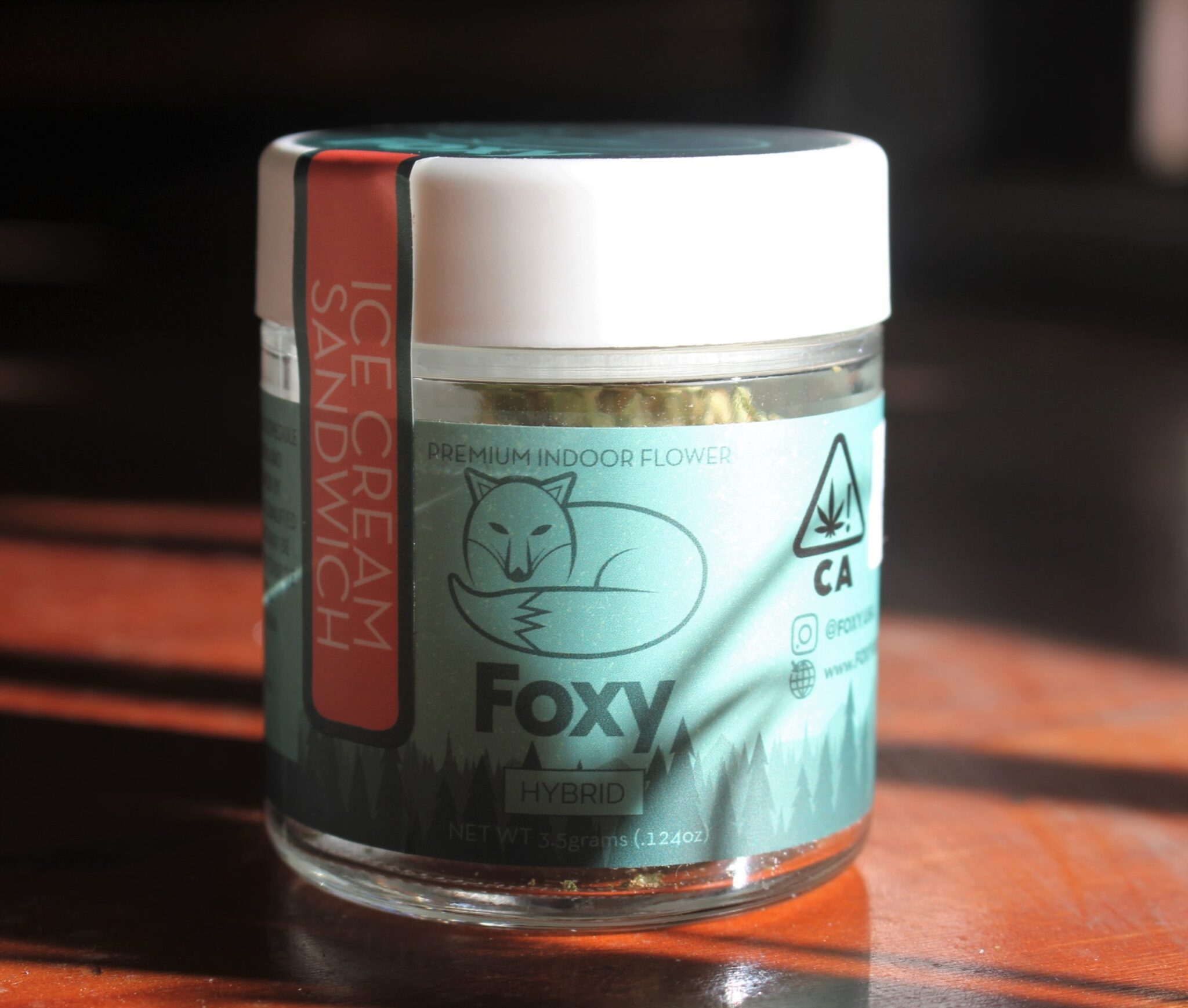 Cannabis Product Review - Foxy's Ice Cream Sandwich Strain | Emjay